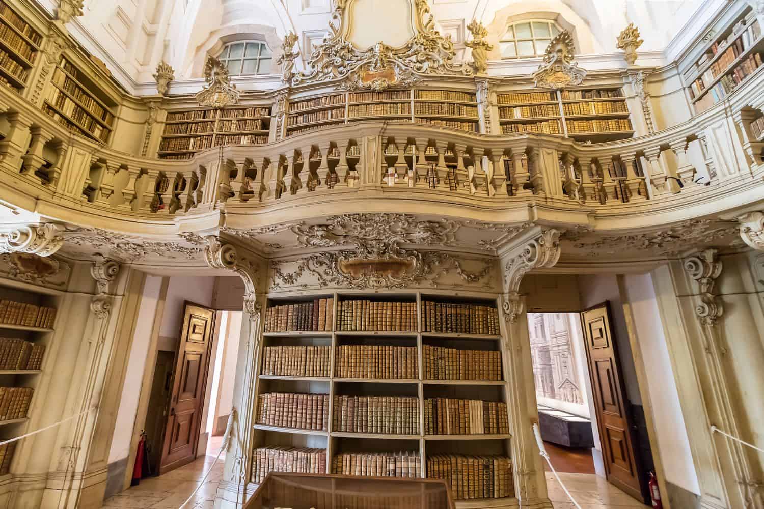 Step Into 10 Best Libraries in the World: Iconic Treasures