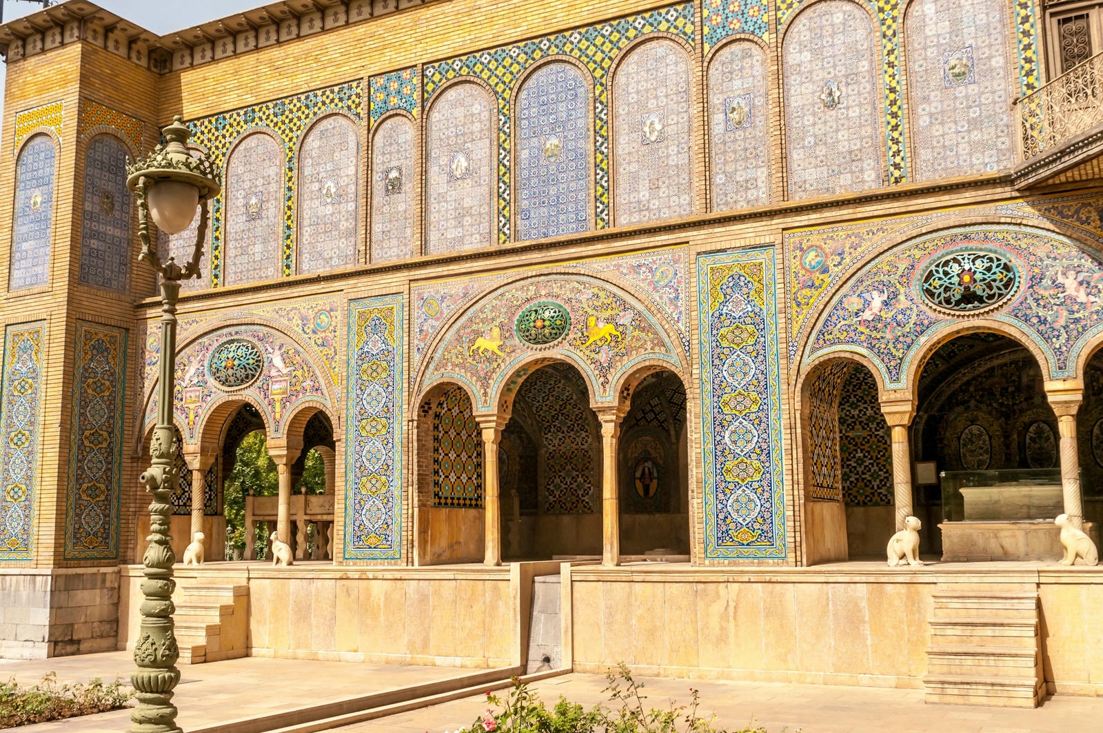 Architectural Marvels of the Islamic Golden Age: Discover Spain to Iran ...