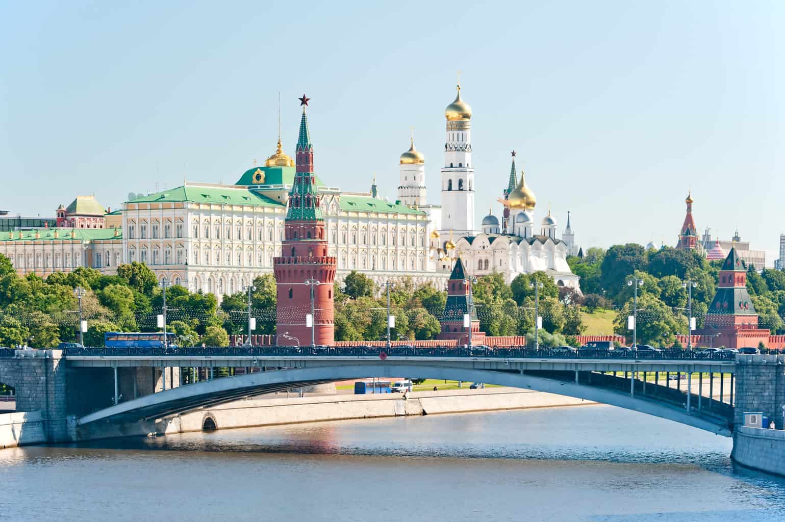 Russia Travel: 25 Best Amazing Attractions & Essentials